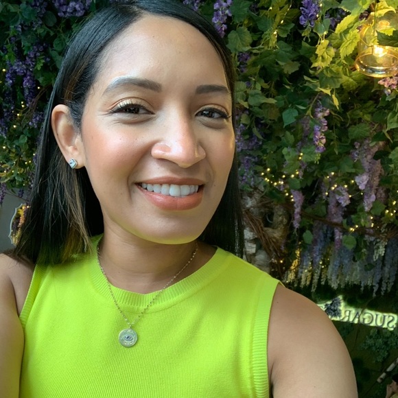 Vanessa's Closet (@vane_store) | Poshmark